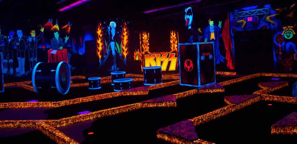 KISS: By Monster Mini Golf | Vegas Day And Night