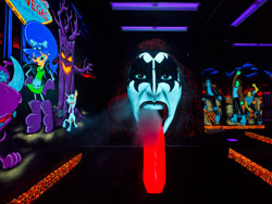 KISS: By Monster Mini Golf | Vegas Day And Night