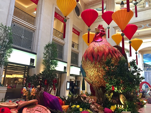 Palazzo Waterfall Atrium | Vegas Day And Night