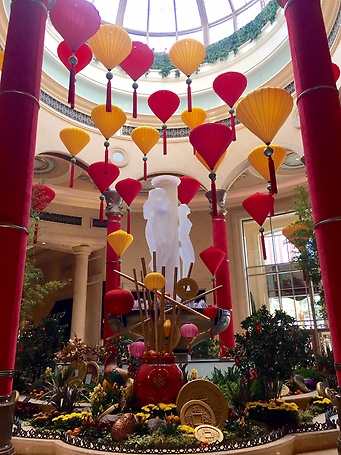 Palazzo Waterfall Atrium | Vegas Day And Night